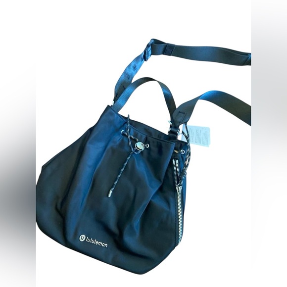 lululemon athletica | Bags | Nwt Lululemon Drawstring Bucket Crossbody ...